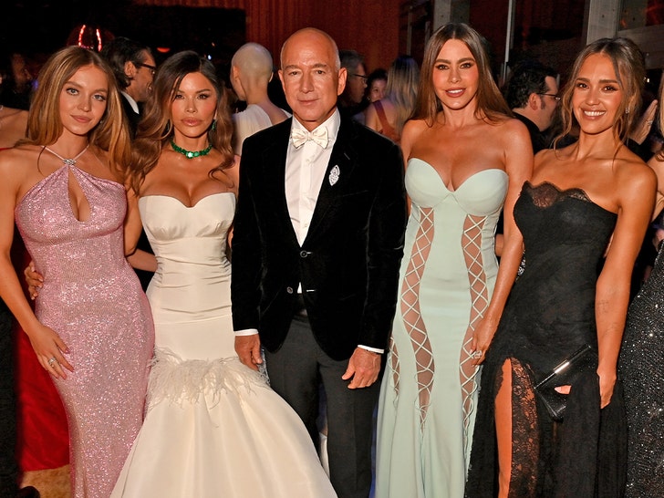 Jeff Bezos Crashes Sofia Vergara, Jessica Alba & Sydney Sweeney's ...
