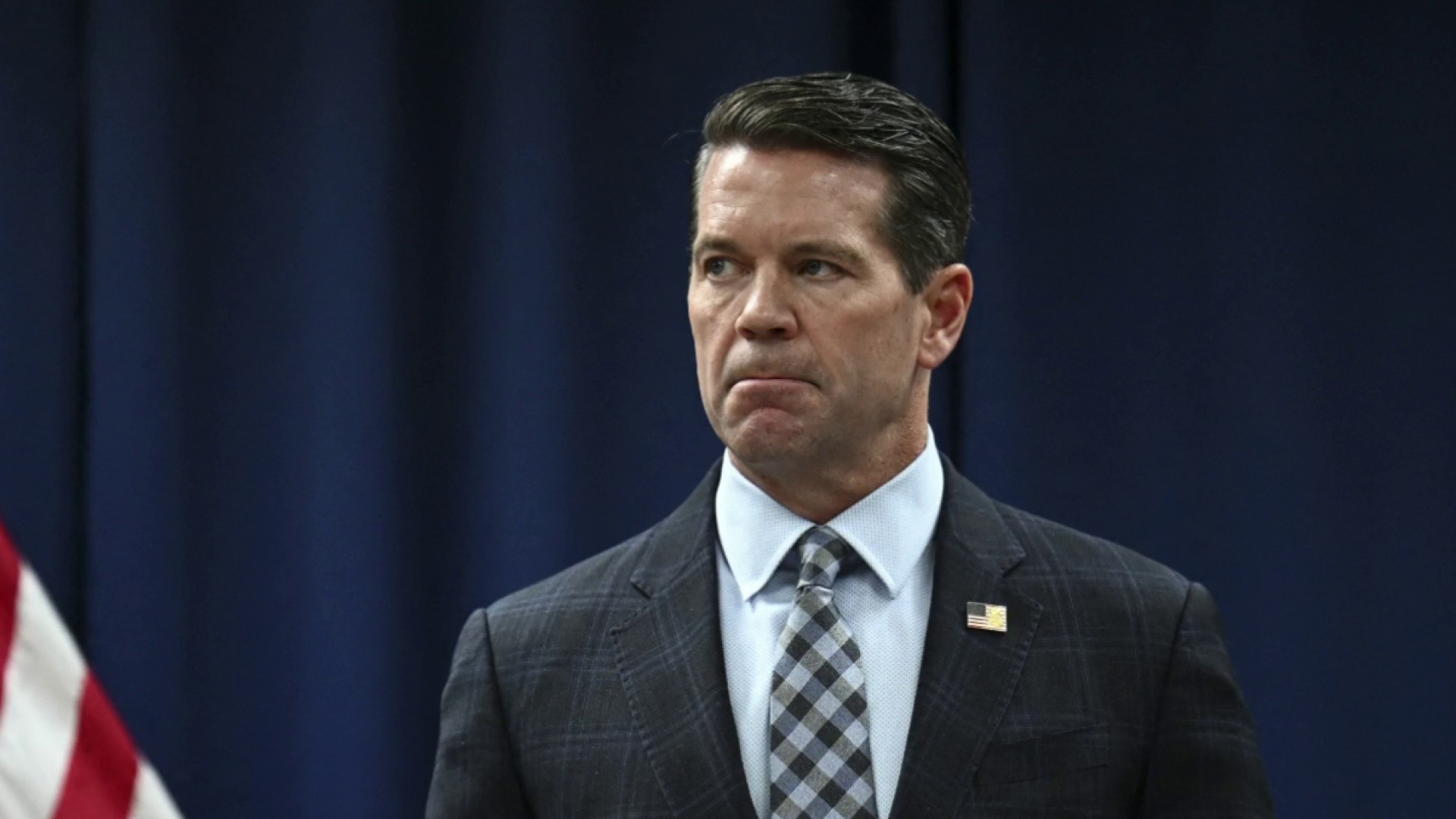 Top FBI official forced out after criticizing Trump's pursuit of agents ...