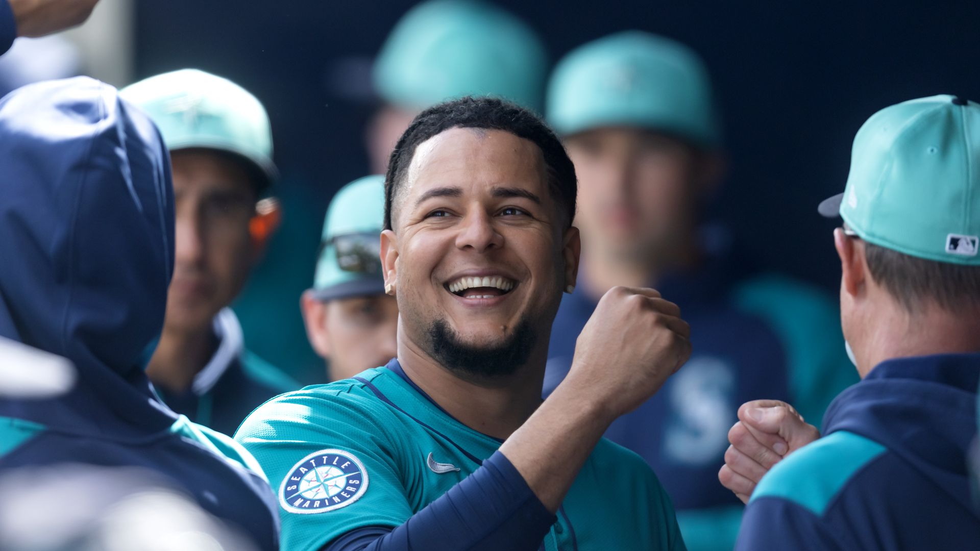 Cal Raleigh hits his first home run of spring in easy, breezy ...