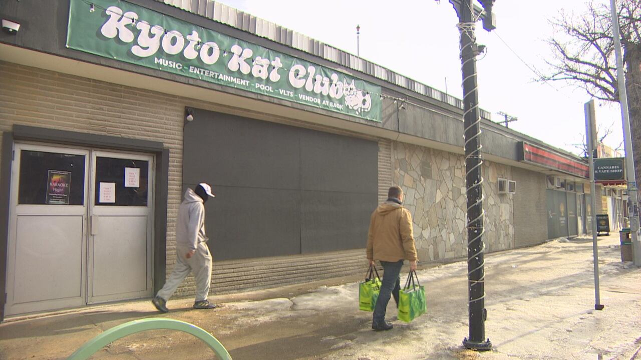 Winnipeg's former Sherbrook Inn vendor and bar open again for business