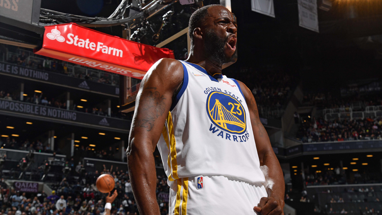 Draymond receives flagrant 1, tech after striking Hornets' Salaun