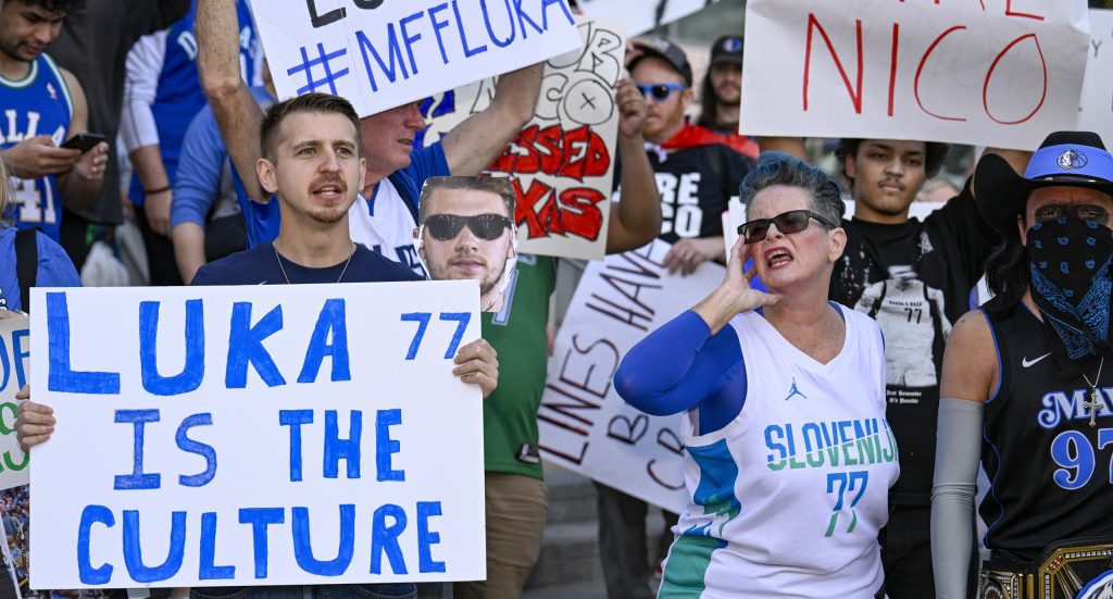 ‘Fire Nico’ chant erupts on Dallas Stars broadcast