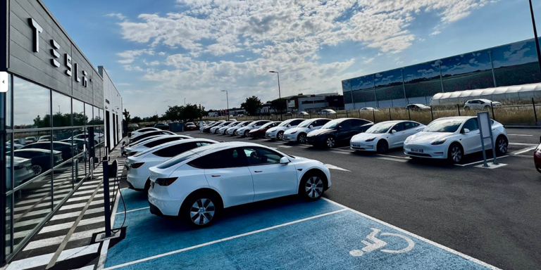 Tesla i brand: Miljonskador efter misstänkt sabotage