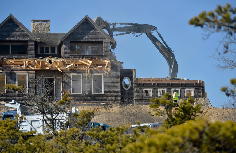 Push to reopen popular Cape Cod beach is an uphill battle