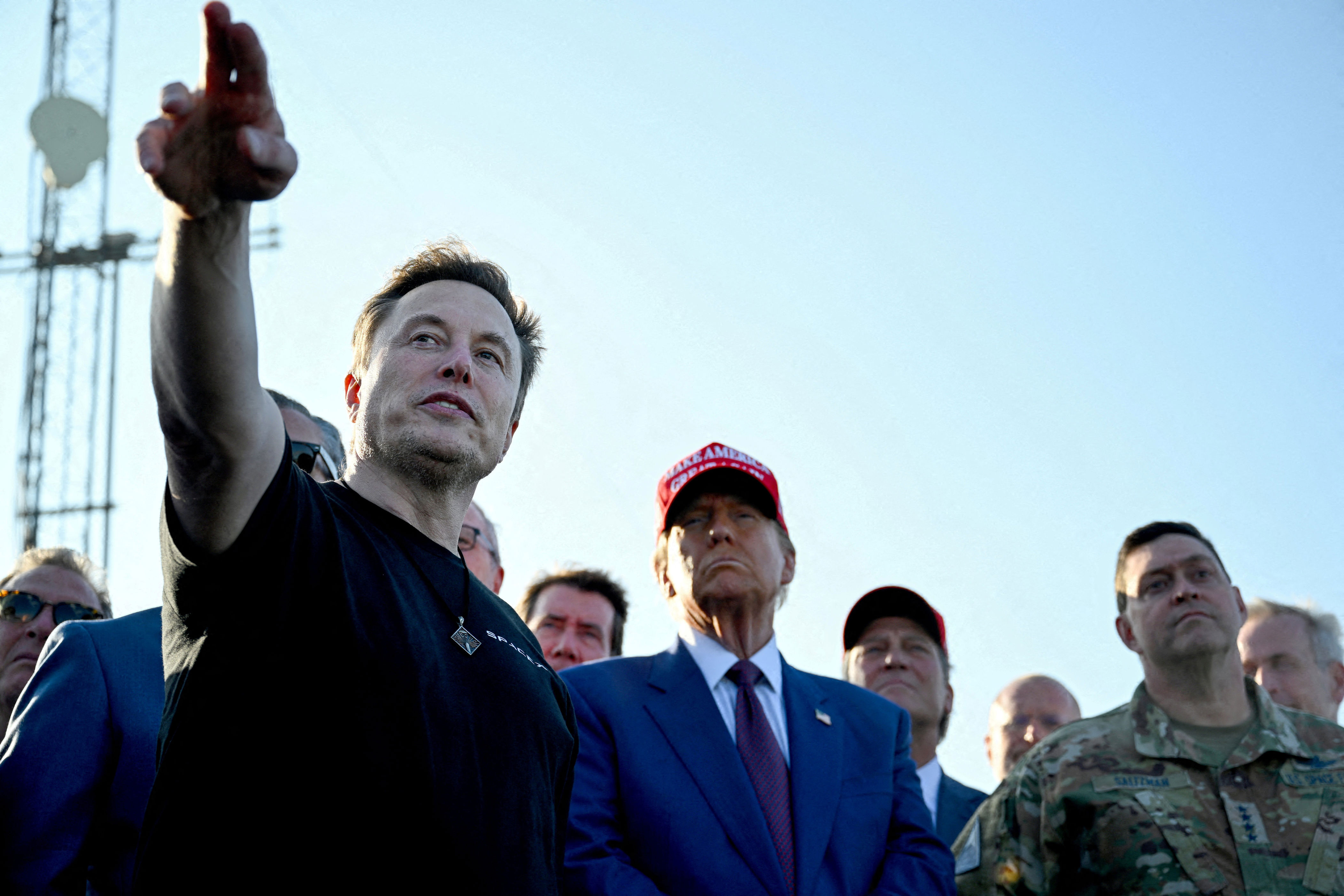 L'entreprise SpaceX d'Elon Musk reporte le lancement de sa mégafusée ...