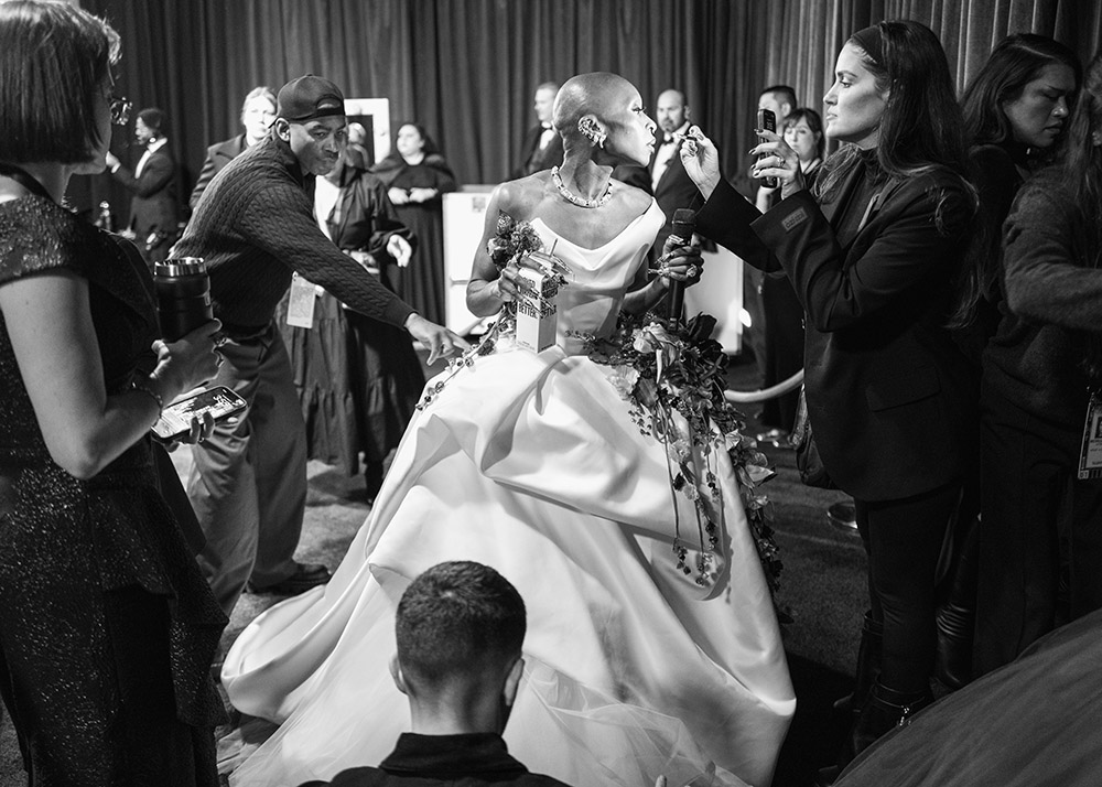 Cynthia and Ariana Celebrate, Conan Steals a Trophy: A Peek Backstage ...