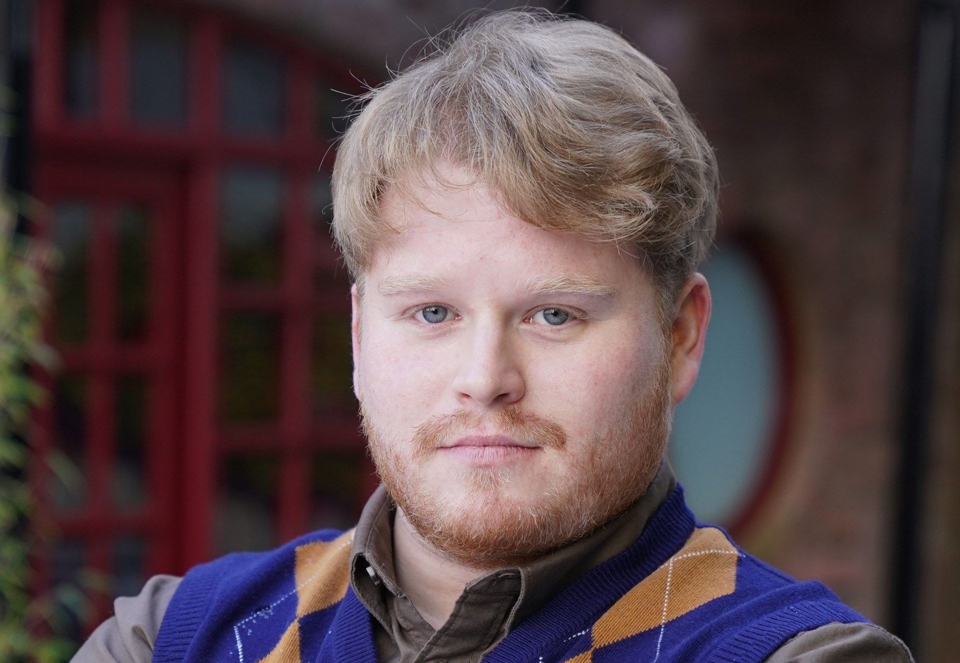 Hollyoaks confirms therapist with 'dark side' - as he makes move on ...