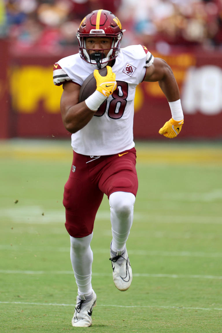 Bills' newest tight end, whose dad started at linebacker for Buffalo ...