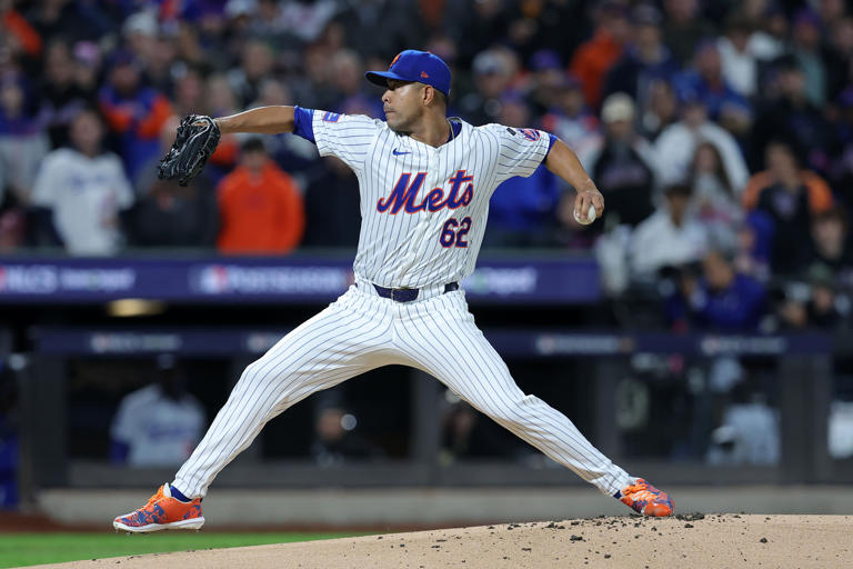 Former All-Star pitcher leaves Mets for rival team