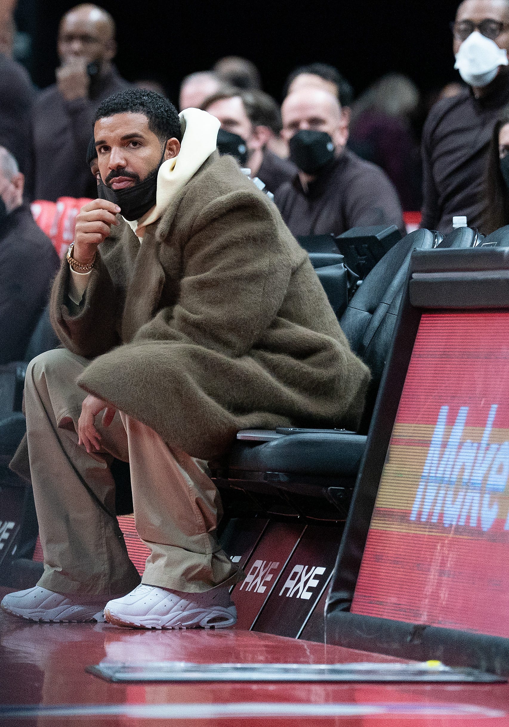 Drake resolves 'pay-to-play' dispute with iHeartRadio: Where are his ...