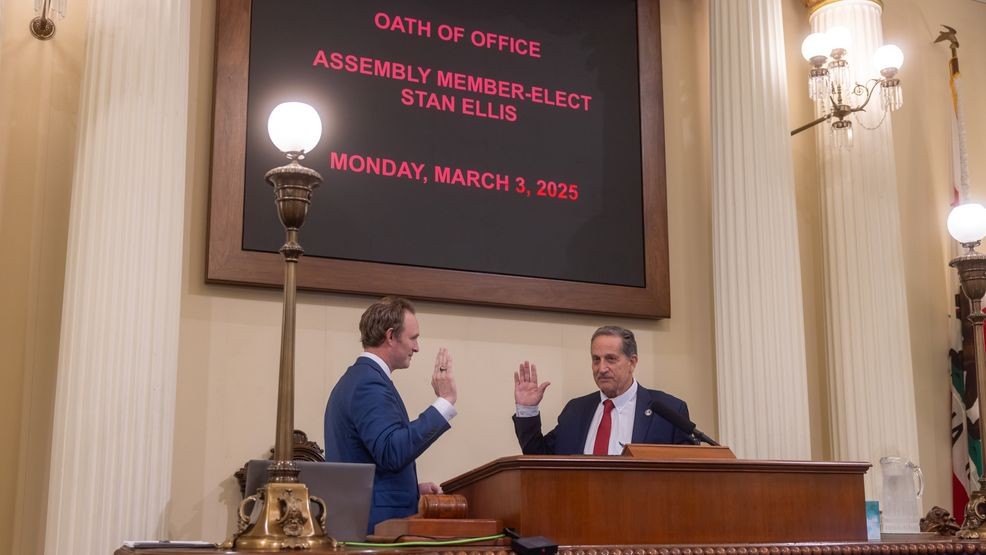 Stan Ellis sworn in as assemblymember for California's 32nd District