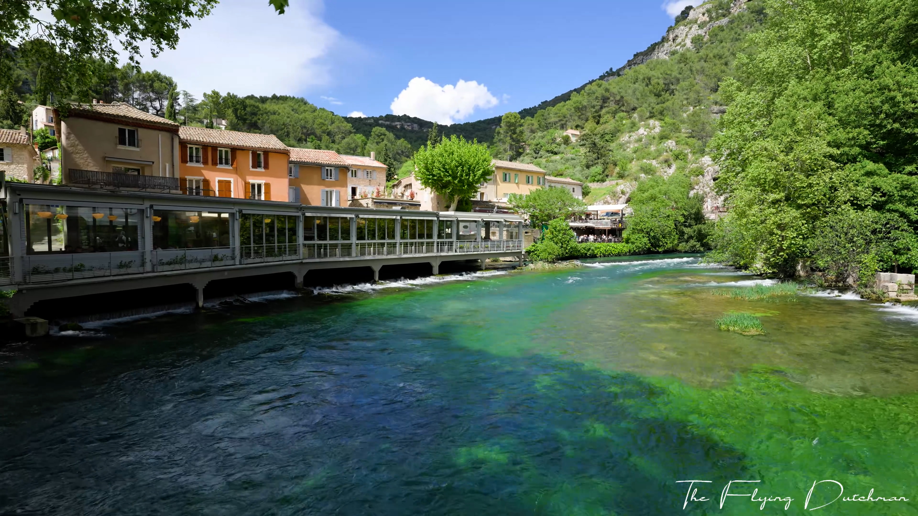 Fontaine-de-Vaucluse – A Stunning French Village with a Crystal-Clear River
