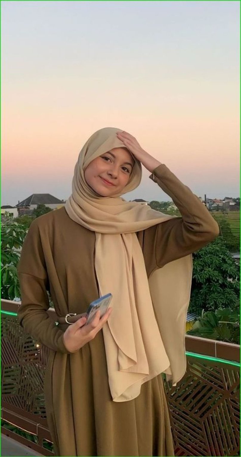 7 Warna Jilbab yang Cocok dengan Baju Warna Milo