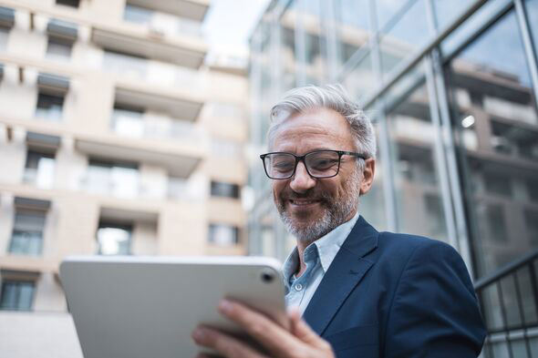 Brits working in 2006 issued major update as vital HMRC deadline extended Brits working in 2006 issued major update as vital HMRC deadline extended
