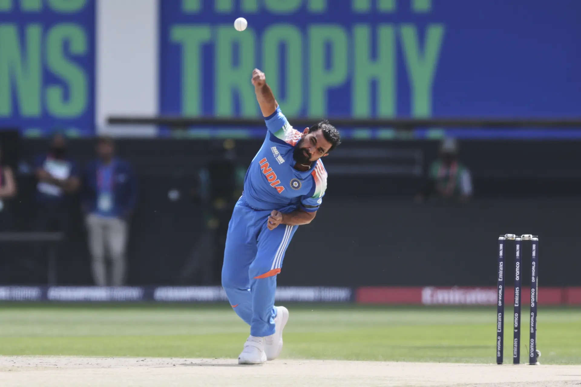 IND vs AUS: Mohammed Shami drops Travis Head chance on first ball ...