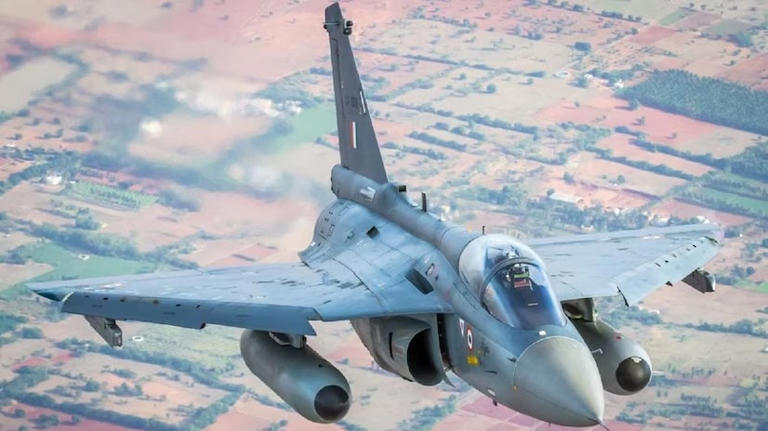 Defence panel suggests induction of indigenous light fighter jets in phases