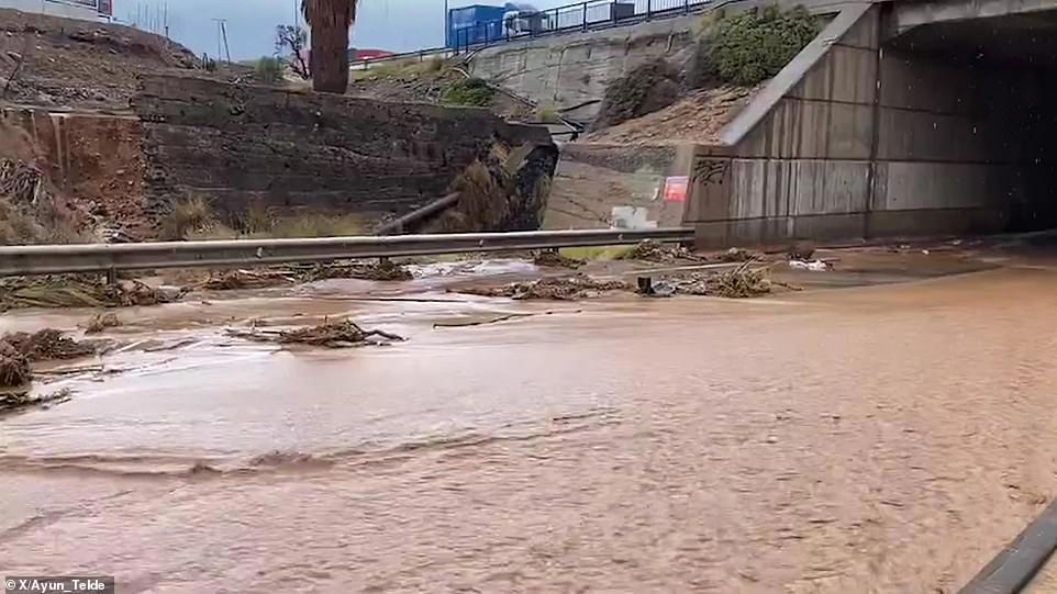 Tourists warned to stay inside on Spanish island amid dangerous floods Tourists warned to stay inside on Spanish island amid dangerous floods