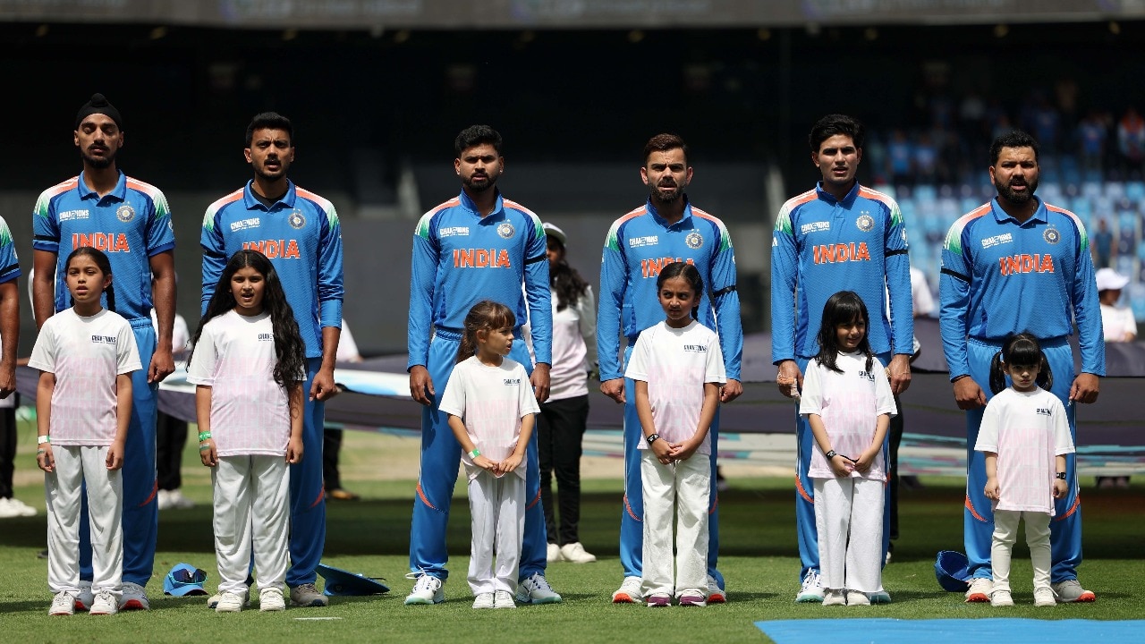 IND vs AUS: Indian team sport black armbands to pay respect to Padmakar ...