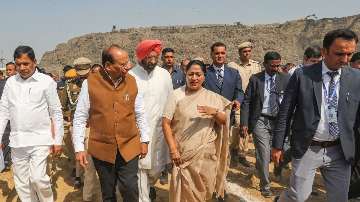 Delhi Minister Gives Ultimatum To Flatten Bhalswa Garbage Mound: 'No ...