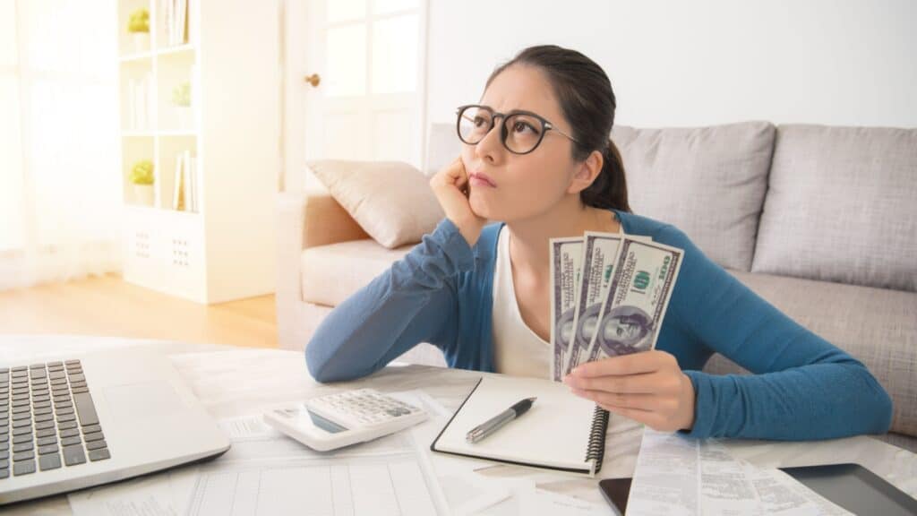 16 money habits that keep people trapped in poverty