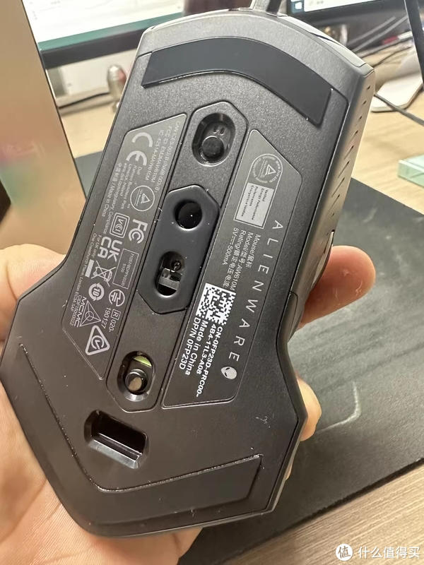 外星人AW610M无线游戏鼠标：电竞玩家的精准利器