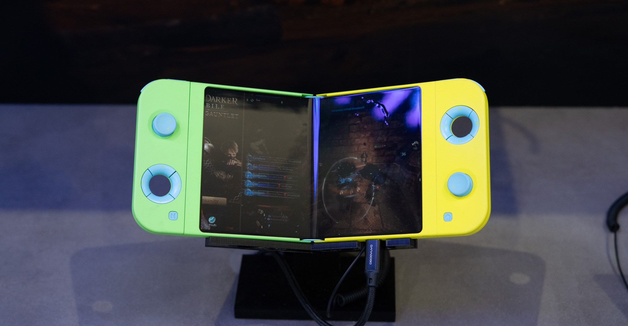 Samsung heard you like weird screens so it brought some to MWC