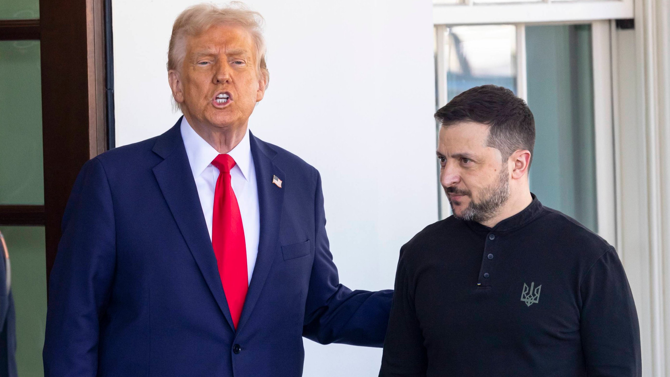 W USA jest wielką gwiazdą. Bezpardonowo zaatakował Donalda Trumpa