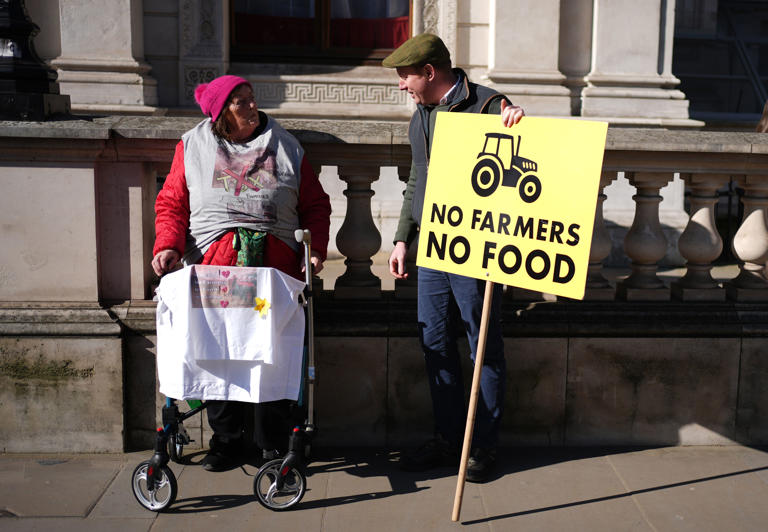 Farmers’ protest live: Protesters say ‘no pancakes without us’ on ...