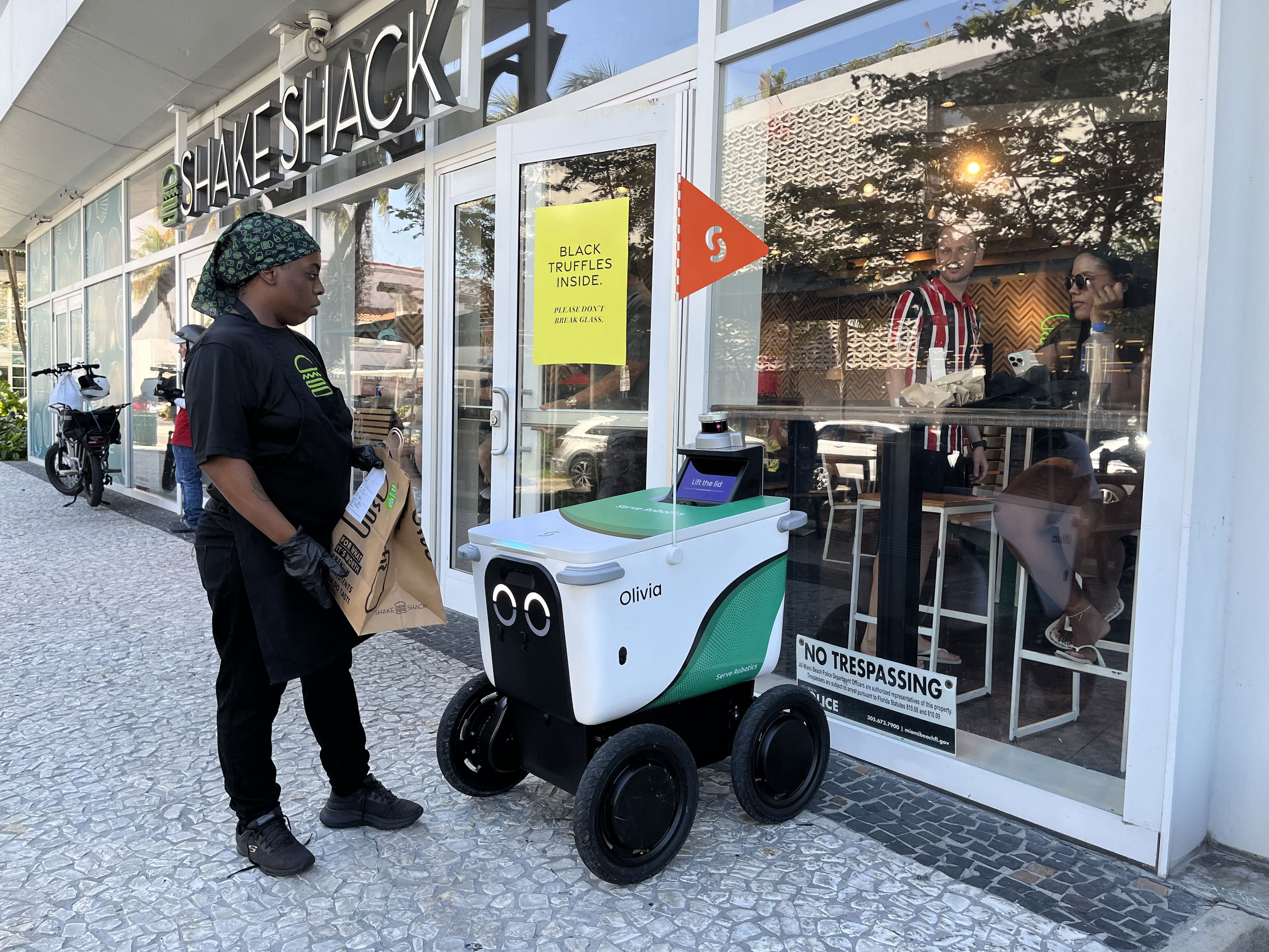 We tried Miami's new UberEats delivery robot