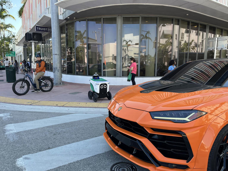 We tried Miami's new UberEats delivery robot