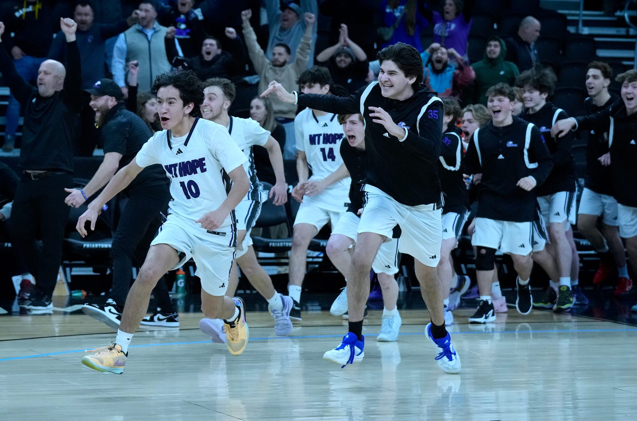 Who got the ball in the biggest moment of the D-III title game? Mt ...