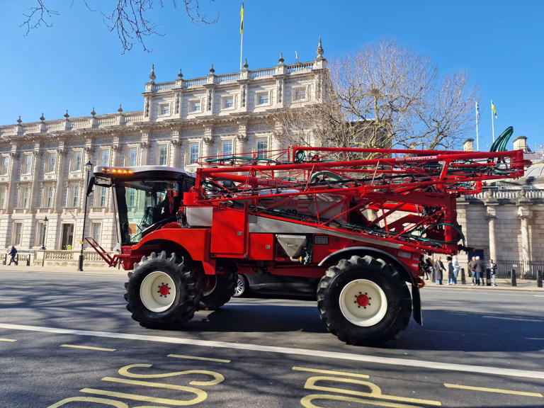 Farmers’ protest live: Protesters say ‘no pancakes without us’ on ...