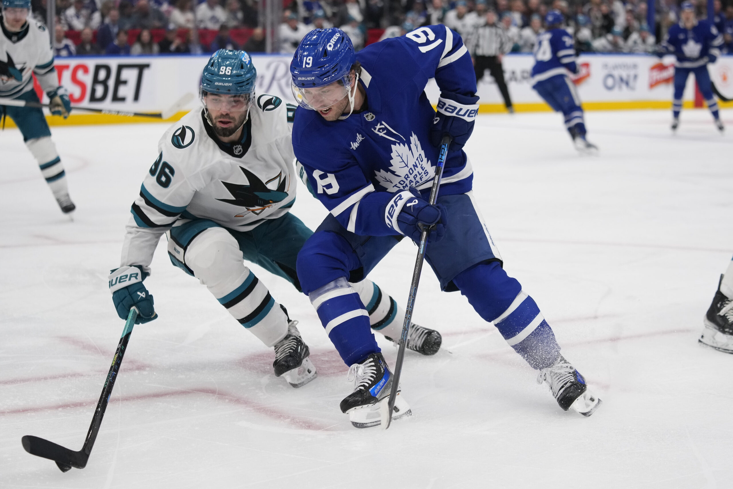 Maple Leafs react to Calle Jarnkrok’s long-awaited season debut vs. Sharks