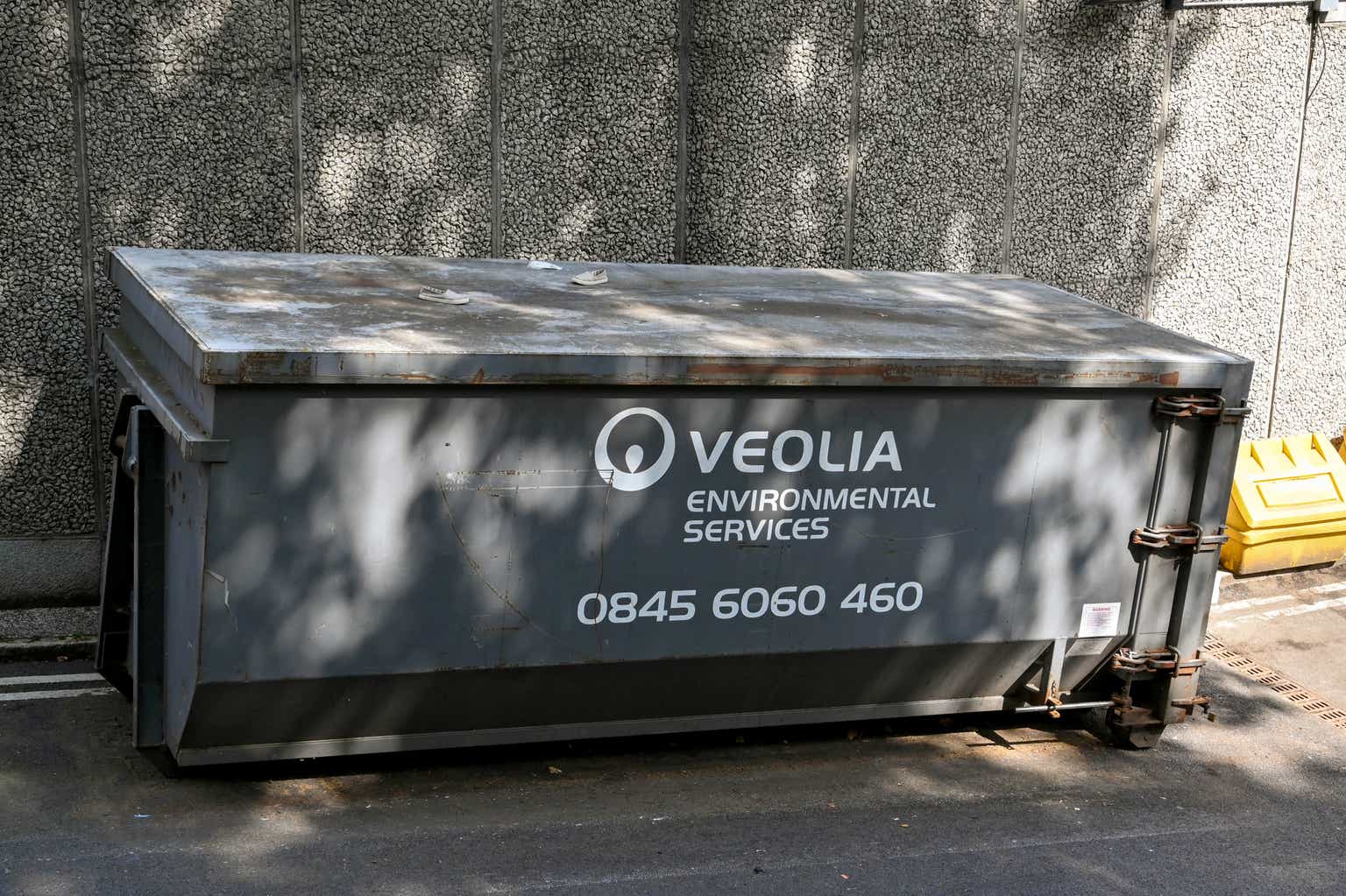 Spain's CriteriaCaixa to buy 5% stake in Veolia Environnement