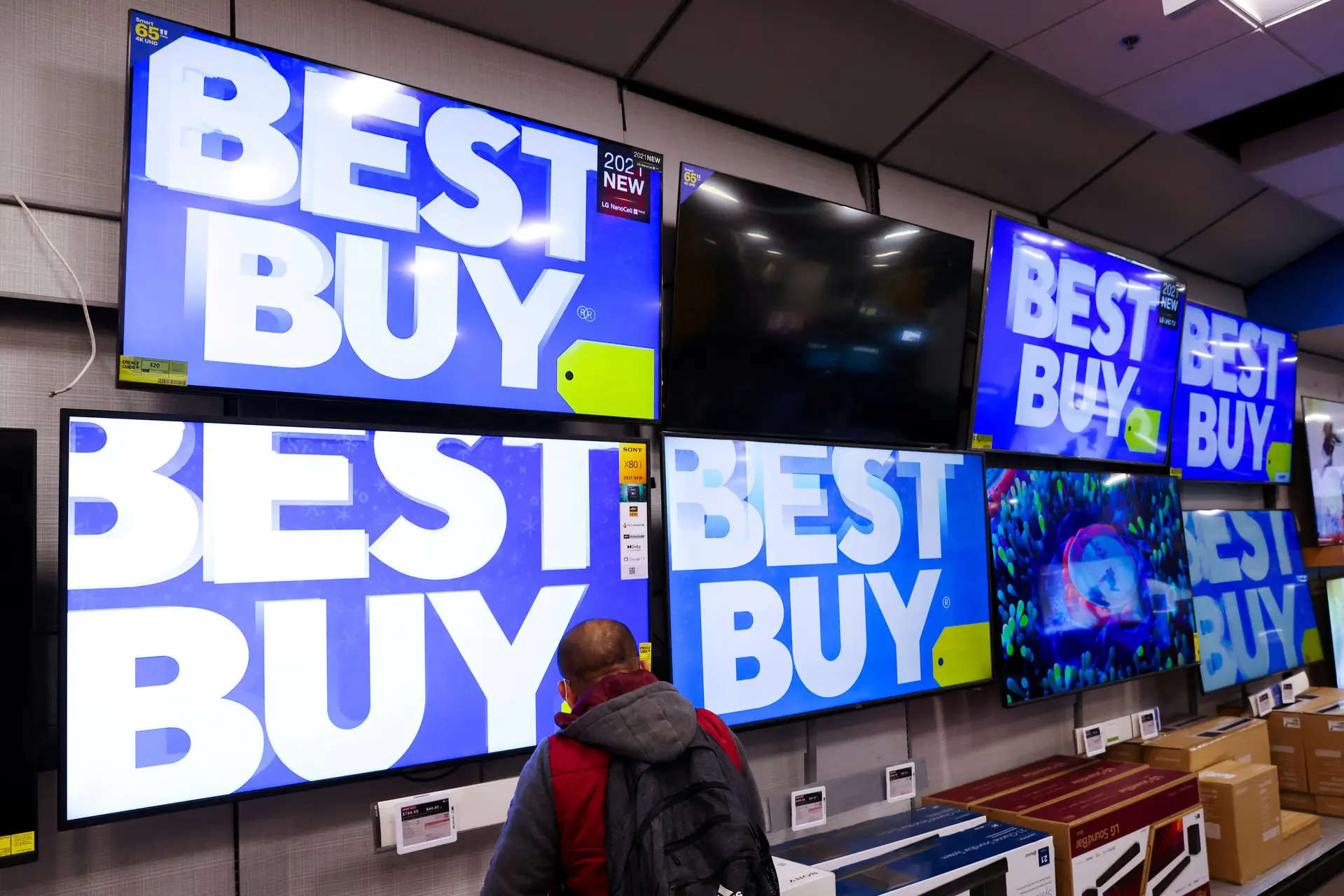 US retailing majors Target, Best Buy sound price rise alarm for ...