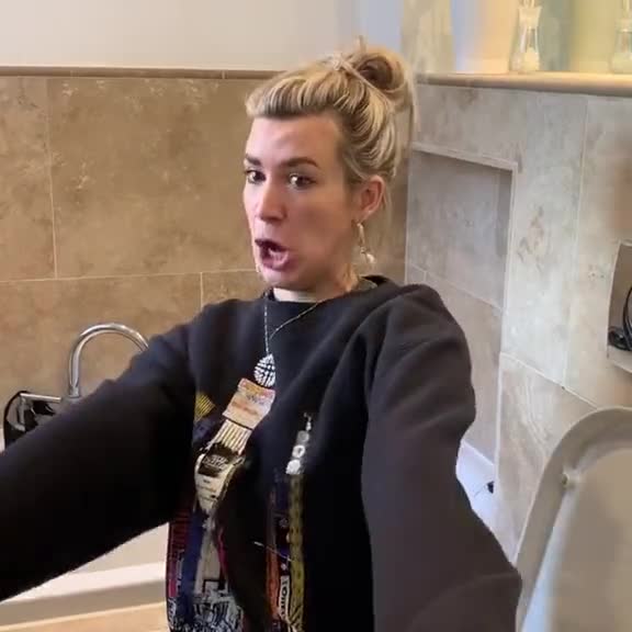 Everyone stockpiling toilet roll got me like ... 😂