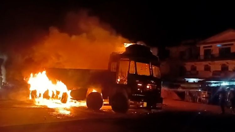 Assam: Truck engulfs in flames at Demow Bamunbari on National Highway 37