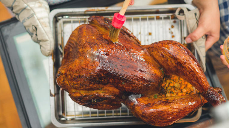 Don't Throw Out Old Condiment Bottles And Jars, Use Them For This Instead