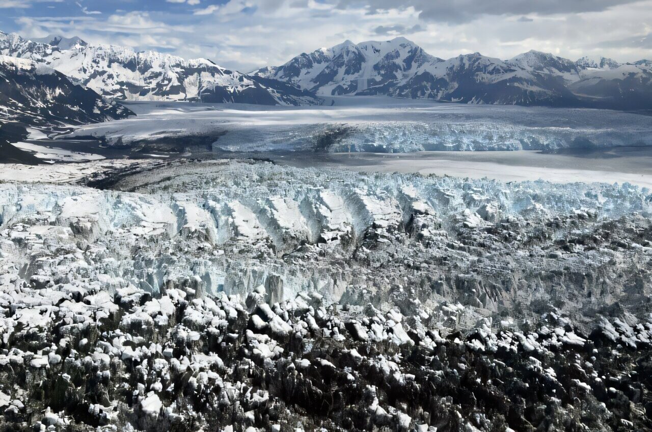 Simplified model enhances understanding of long-term glacier behavior ...