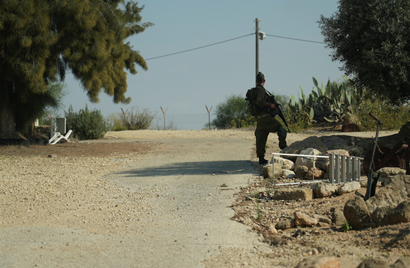 Hamas hang gliders invaded Netiv HaAsara before IDF could respond