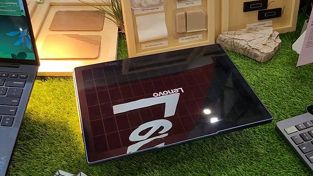 Solar-powered laptop charges up from the sun in just 20 minutes