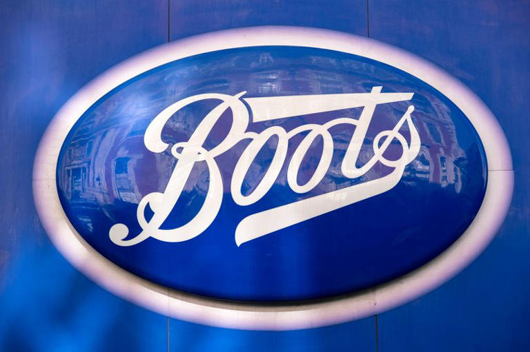 Boots issue urgent recall on paracetamol as it warns shoppers 'do not take'