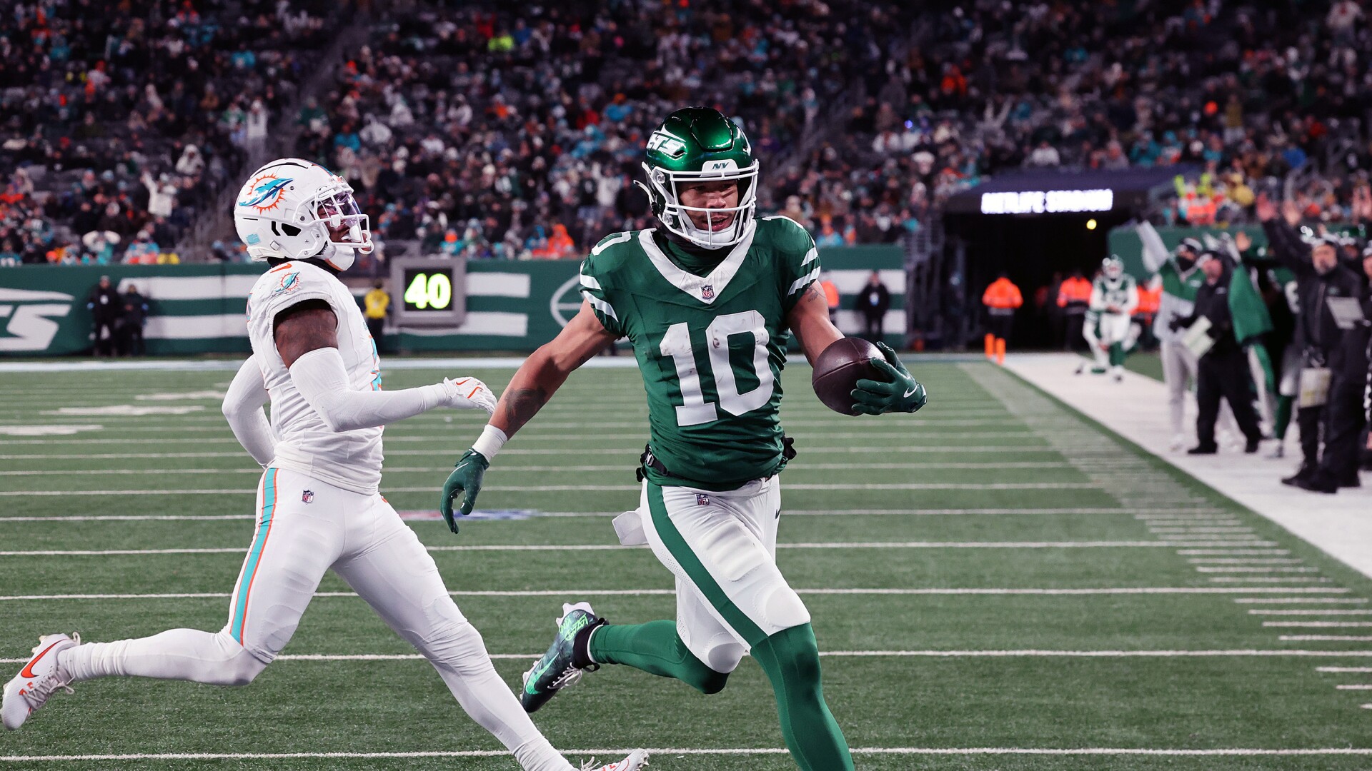 Jets give Allen Lazard permission to seek a trade
