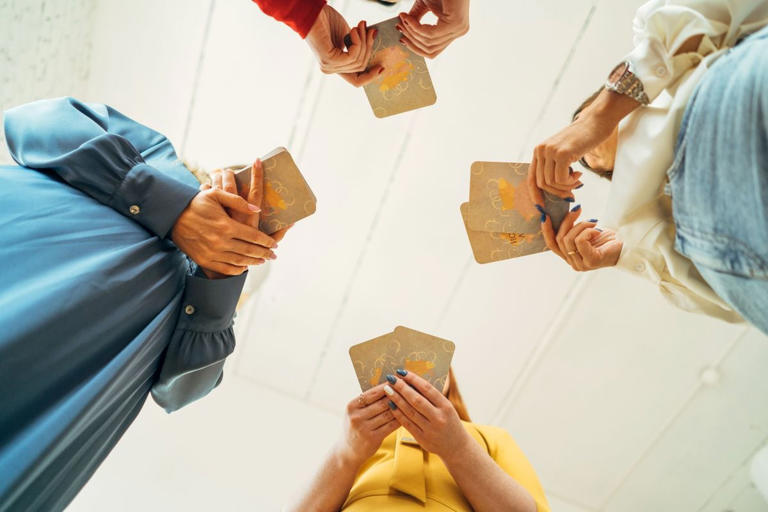 How to use Oracle Cards: A beginner's guide to intuition even if you ...