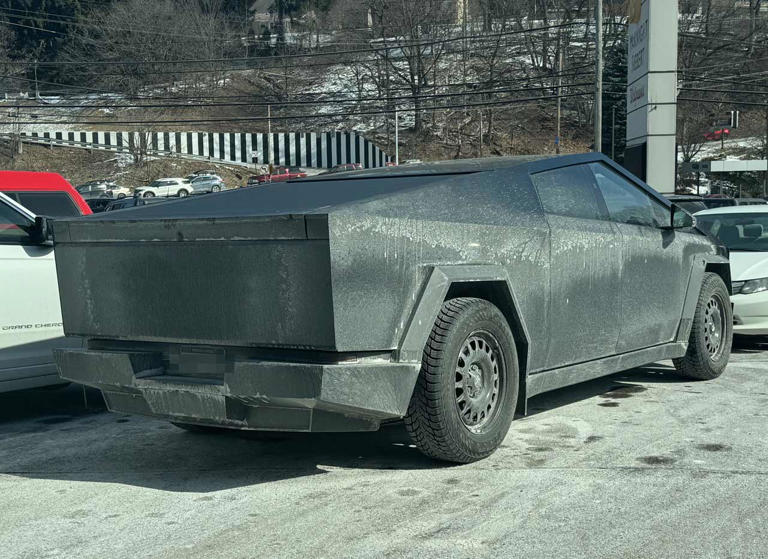 Tesla sales collapse in Québec