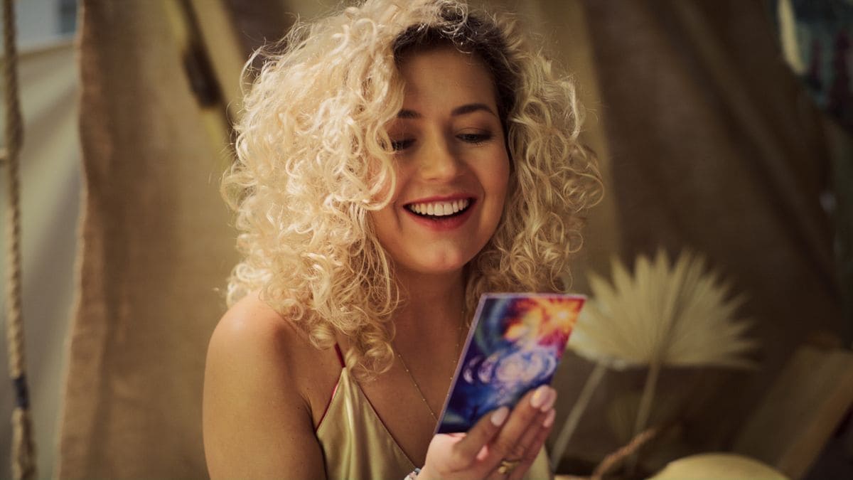 How to use Oracle Cards: A beginner's guide to intuition even if you ...