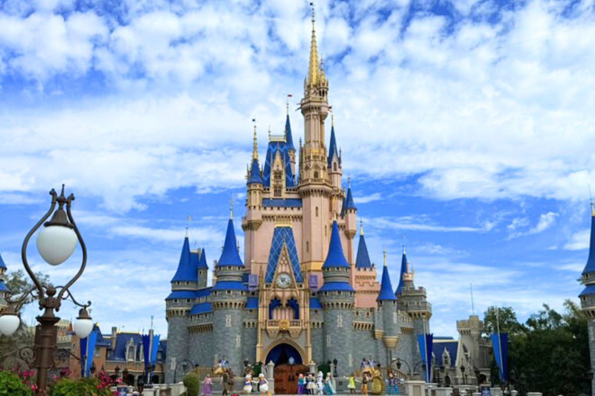 10 Beautiful Spots In Disney World At Night