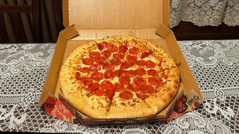 Review: Domino's Is Finally Serving Stuffed Crust Pizza, But Is It ...