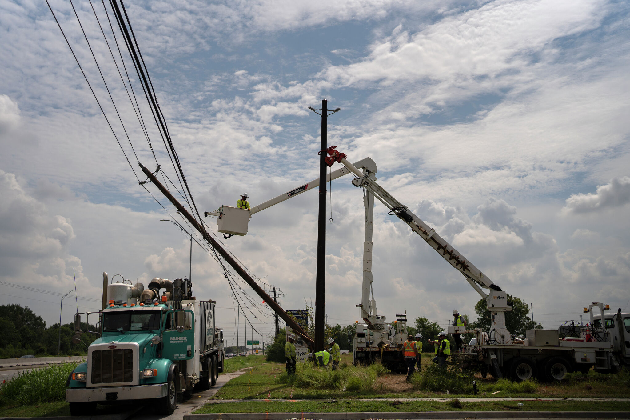 Thousands without power in Houston area as thunderstorms, gusty winds ...