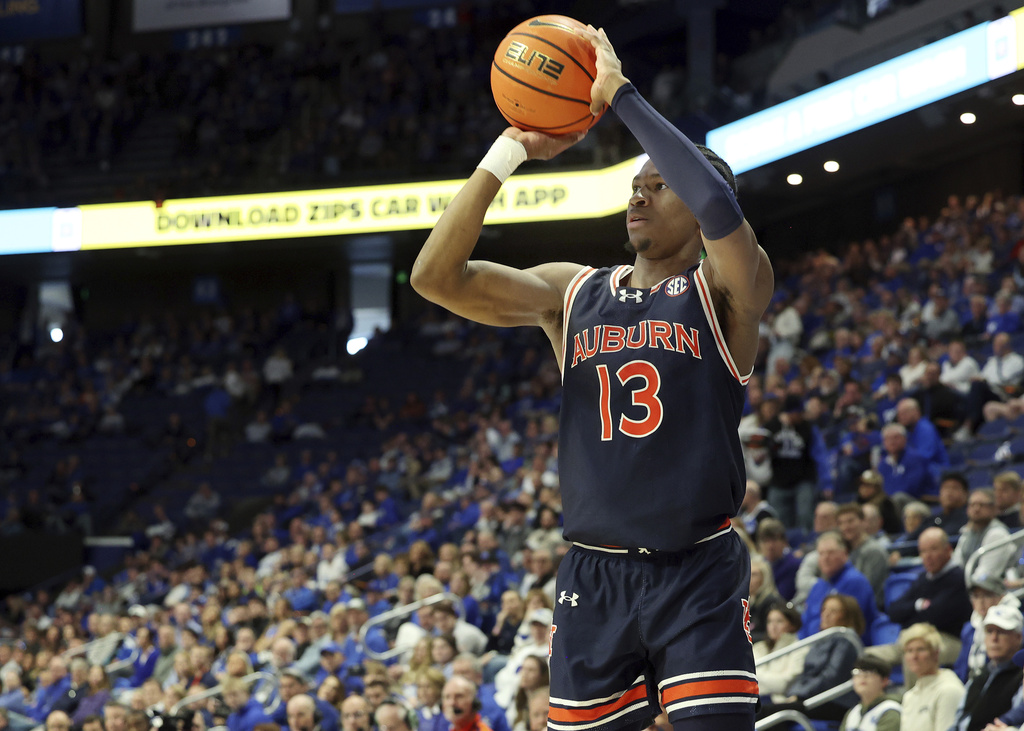 AP men's player of the week: Auburn's Miles Kelly hit 12 3s in a pair ...